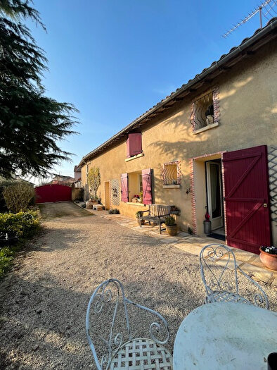 Maison à vendre - Saint-Saviol - 6 pièces - 5 chambres