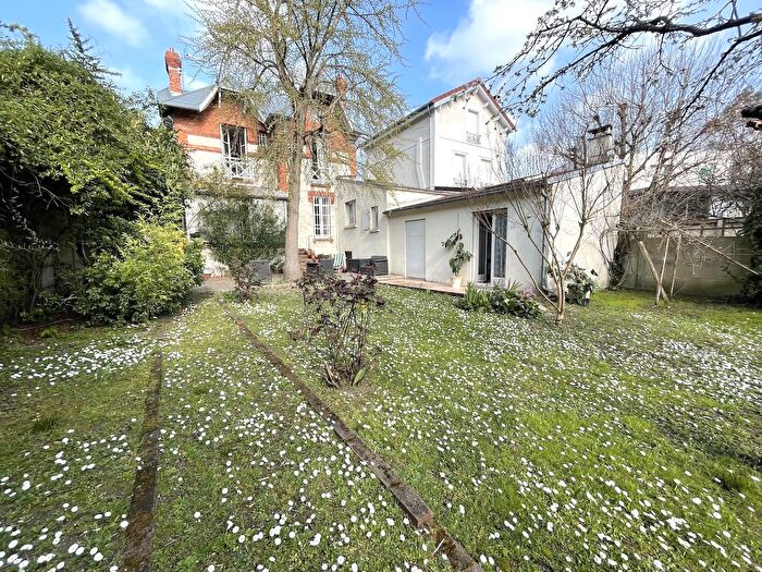 Maison 9 pièces à Nanterre, Chemin de lîle, à vendre