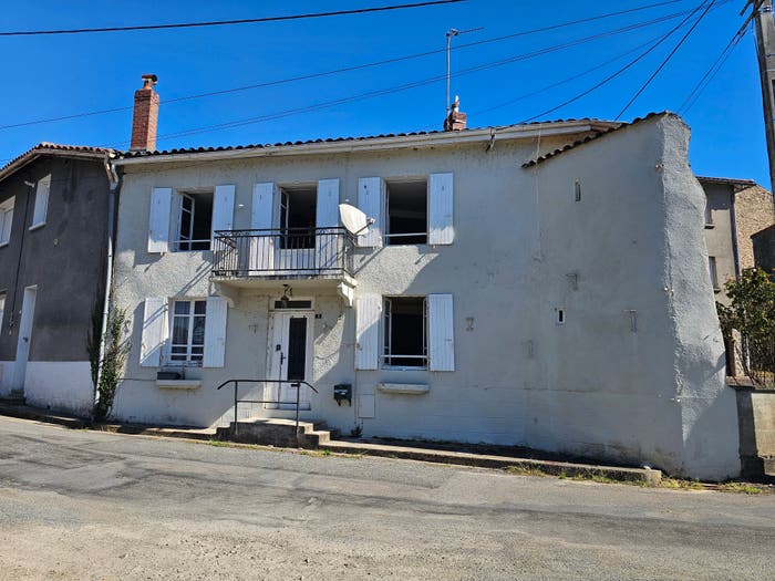 Maison 5 pièces à Chabanais, à vendre