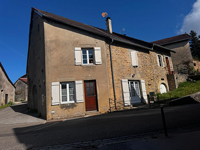 Château-Chalon : Maison 8 pièces à vendre