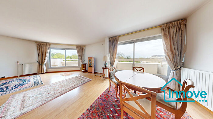 Appartement à vendre - Le Chesnay - 4 pièces - 2 chambres