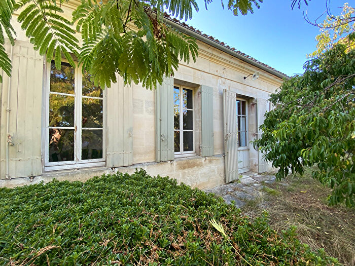 Villegouge : Maison 8 pièces à vendre