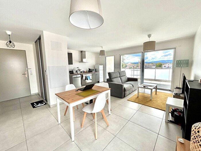 Grande Couronne, Saint-Just-Saint-Rambert : Appartement 2 pièces à louer