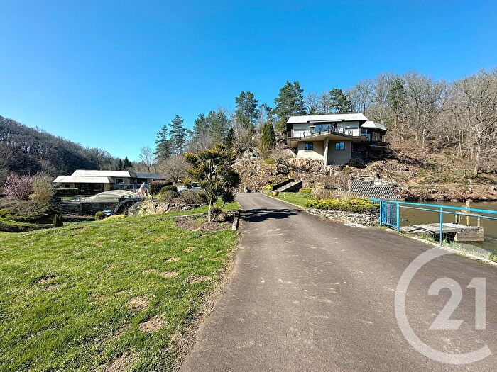 Maison à vendre - Chapdes-Beaufort - 7 pièces - 5 chambres