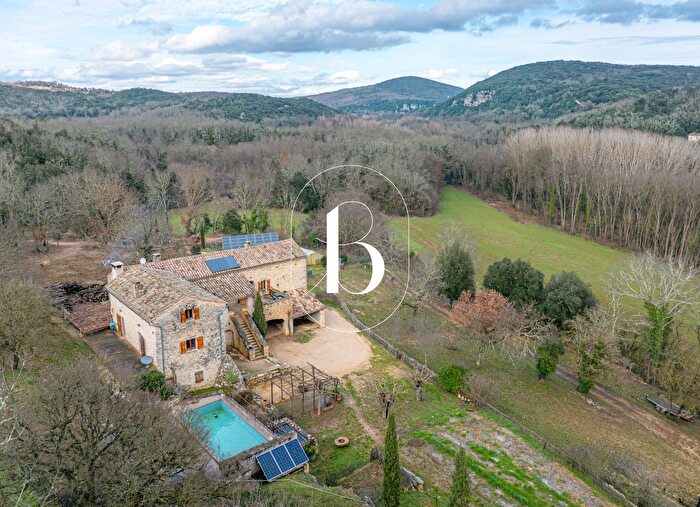 Maison à vendre - Barjac - 8 pièces - 5 chambres