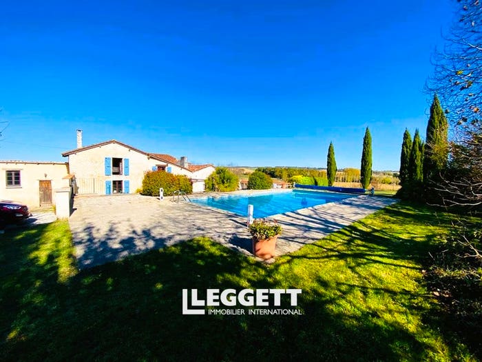 Pillac : Maison 9 pièces à vendre