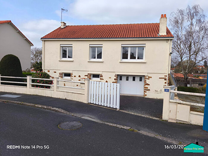 Maison à vendre - La Garnache - 5 pièces - 3 chambres