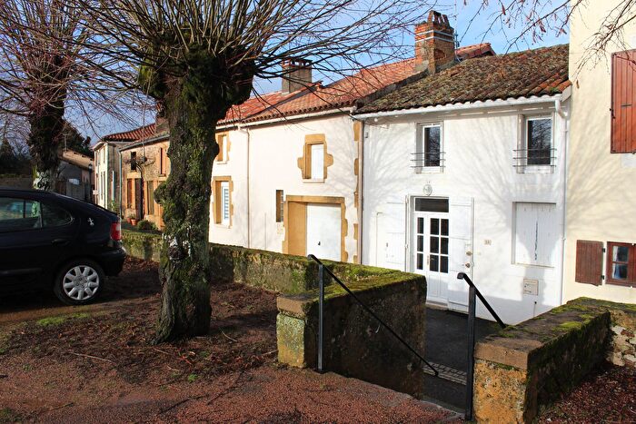 Availles-Limouzine : Maison 2 pièces à vendre