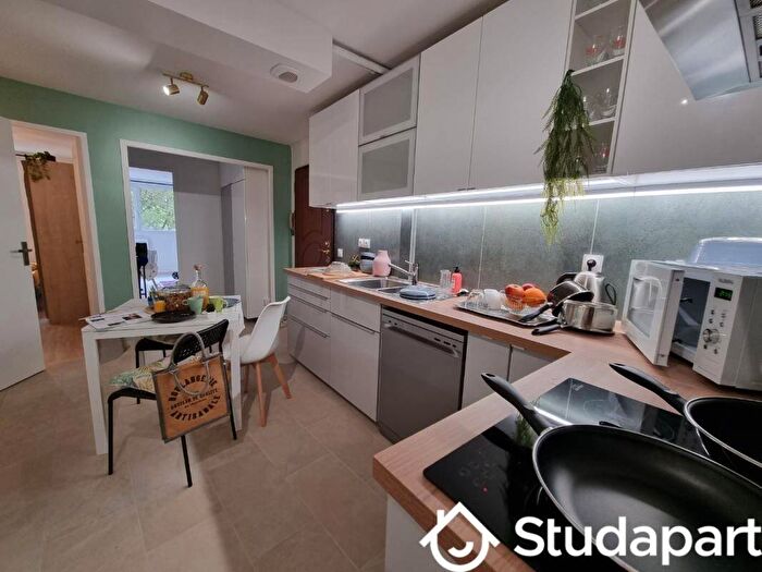 Appartement à louer - Descartes, Champs-sur-Marne - 1 pièce - 1 chambre