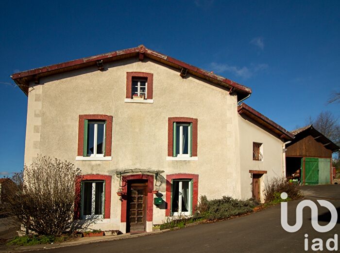 Maison à vendre - Vertolaye - 8 pièces - 6 chambres