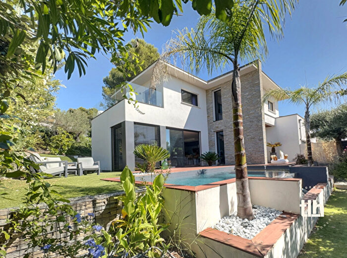 Maison à vendre - Saint-Geniès-des-Mourgues - 6 pièces - 5 chambres