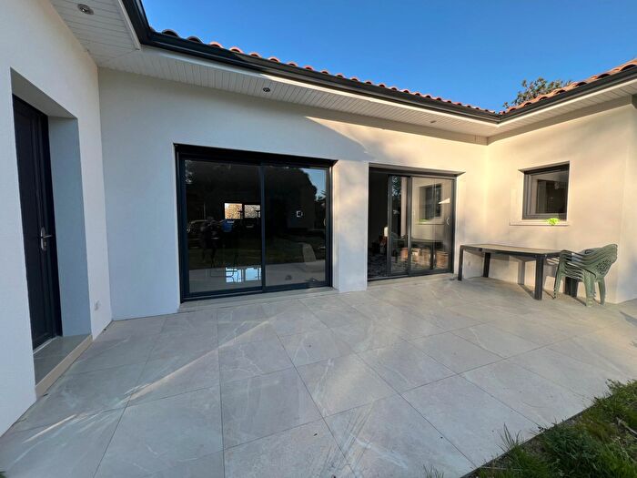 Maison à vendre - Coutras - 4 pièces - 3 chambres