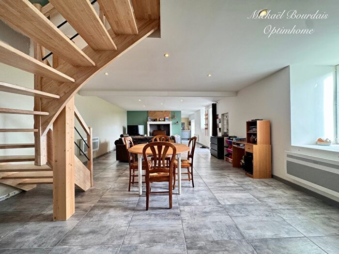 Maison à vendre - Pontvallain - 5 pièces - 3 chambres