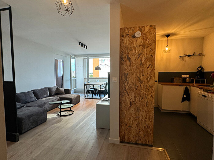 Appartement à louer - Villeurbanne, Cusset - 7 pièces - 1 chambre