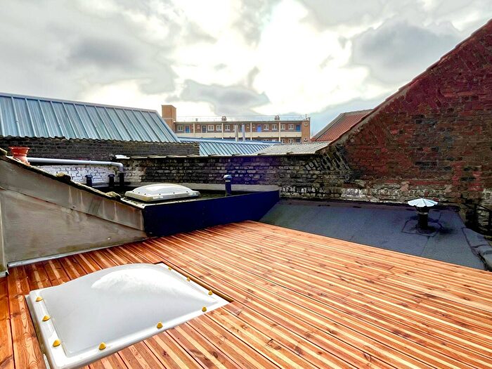 Maison à louer - La Madeleine - 3 pièces - 2 chambres