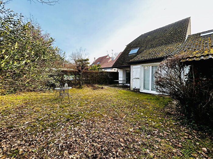 Maison à vendre - Ville-la-Grand - 5 pièces - 4 chambres