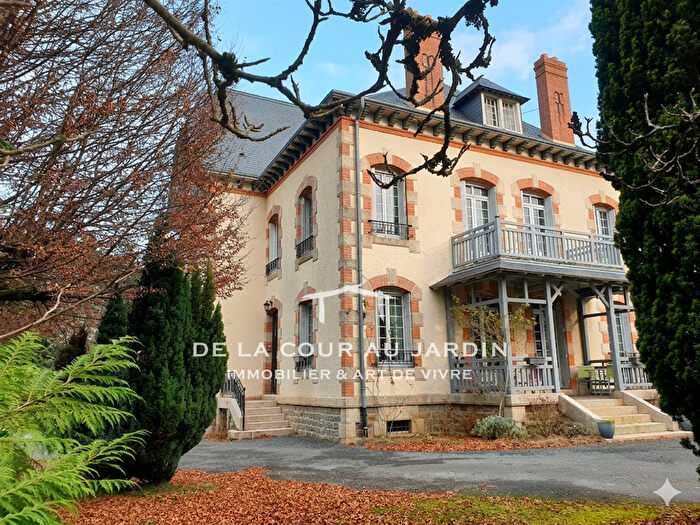 Maison 10 pièces à vendre à Châlus
