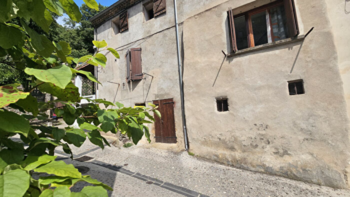 Maison à vendre - Beauchastel - 6 pièces - 4 chambres