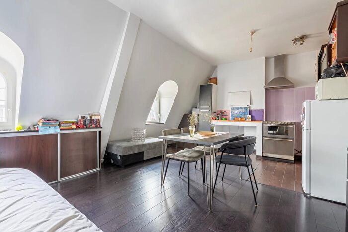 Appartement 1 pièce à Paris 8ème, Mairie, à vendre