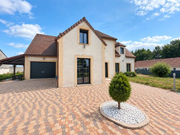 Bernay-Vilbert : Maison 8 pièces à vendre