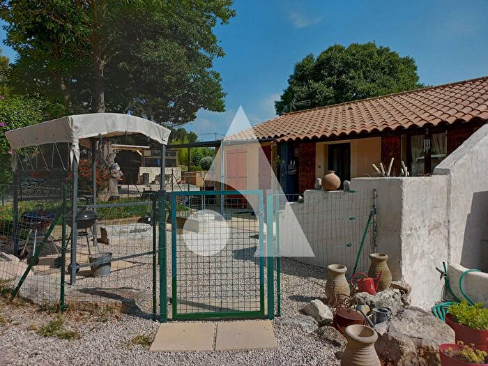 Maison à louer - Le Puy-Sainte-Réparade - 4 pièces - 2 chambres