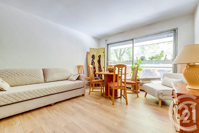 Appartement 3 pièces à Paris 17ème, La Fourche, Guy Moquet, à vendre