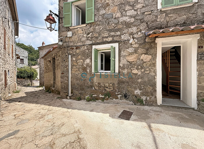 Maison 4 pièces à Bastelica, à louer