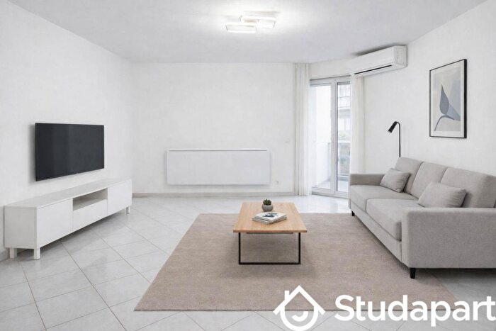 Appartement à louer - Fleurs-Gambetta, Nice - 1 pièce