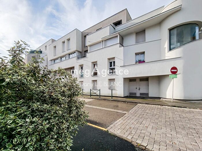 Appartement à vendre - Mainvilliers - 3 pièces - 2 chambres