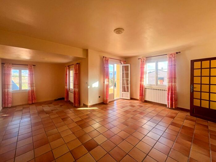 Maison à vendre - Aiglun - 6 pièces - 5 chambres