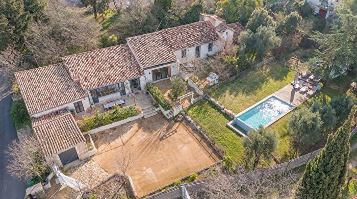 Maison à vendre - Nîmes, Terres de Rouvière, LEau Bouillie - 7 pièces - 4 chambres