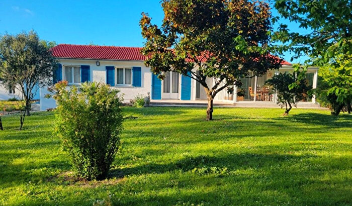 Maison à vendre - Saint-Laurent-de-la-Prée - 5 pièces - 4 chambres