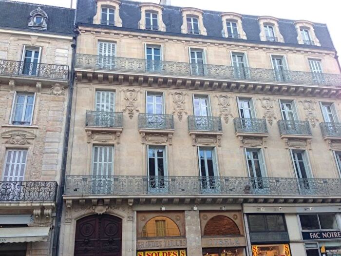 Appartement à louer - Dijon, Centre-ville - 2 pièces - 1 chambre