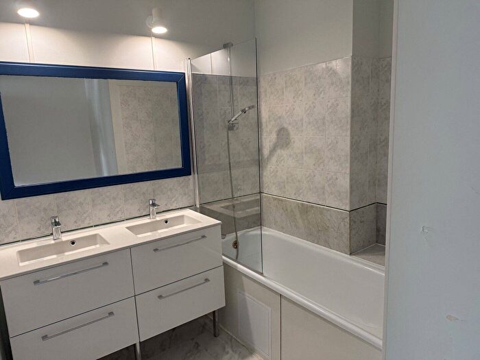 Appartement à louer - Le Chesnay-Rocquencourt - 3 pièces - 2 chambres