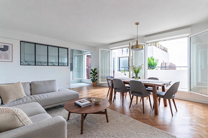 Courbevoie, Faubourg de l'Arche : Appartement 4 pièces à vendre