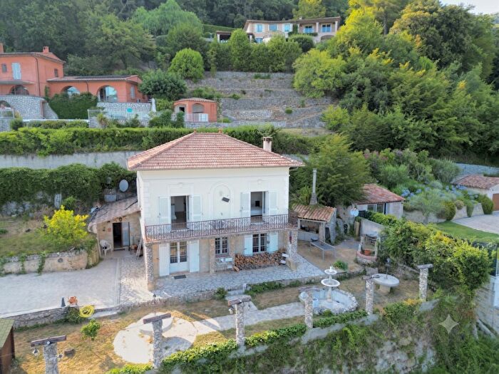 Maison 10 pièces à Tourrettes-sur-Loup, à vendre
