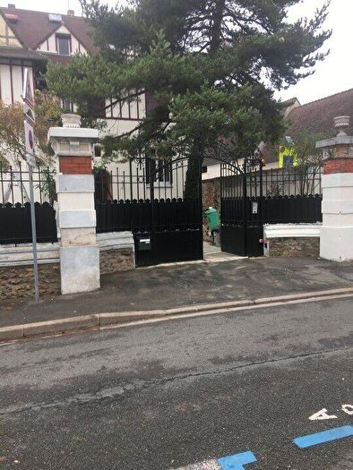 Appartement à louer - Mandres-les-Roses - 1 pièce