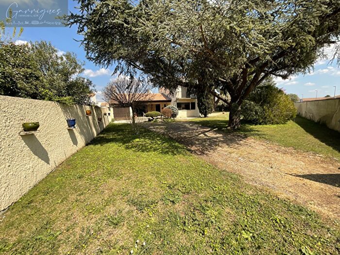 Maison à vendre - Milhaud - 5 pièces - 4 chambres