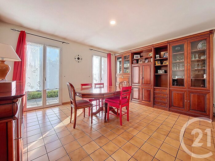 Maison à vendre - Contrexéville - 6 pièces - 4 chambres