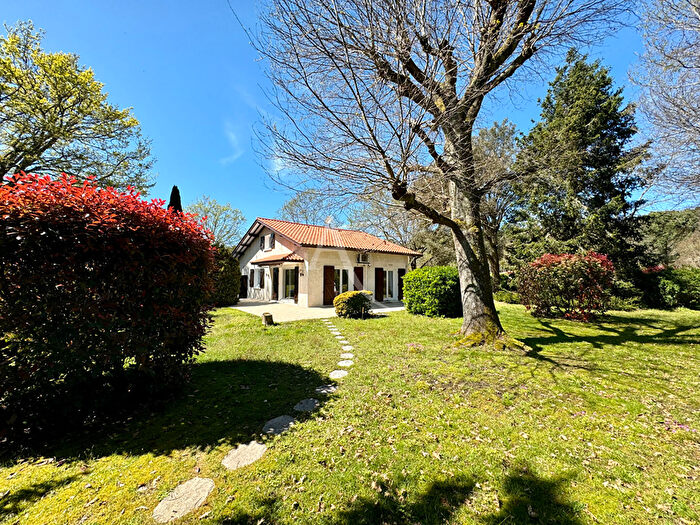 Maisons à vendre et appartements à louer - 1