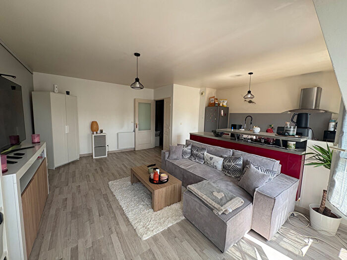 Corbeil-Essonnes, Centre Essonnes : Appartement 3 pièces à louer