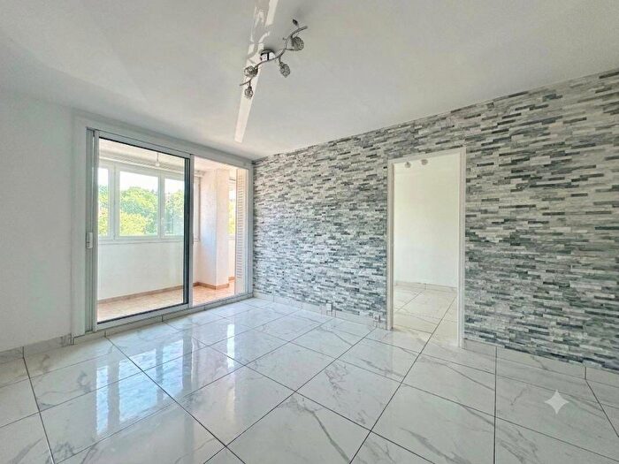 Pre de l'Aube-Centre, Septèmes-les-Vallons : Appartement 4 pièces à louer