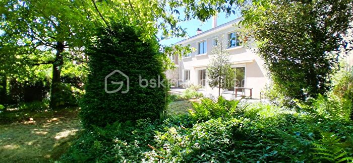 Maison 8 pièces à Secondigny, à vendre