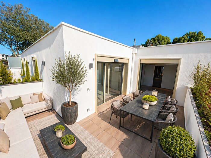 Maison à vendre - Décines-Charpieu, Centre-ville - 4 pièces