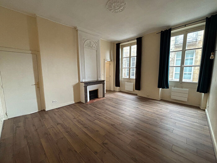 Bordeaux, Saint-Pierre : Appartement 3 pièces à louer