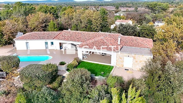 Maison 5 pièces à Saint-Maximin-la-Sainte-Baume, Centre-ville, à vendre