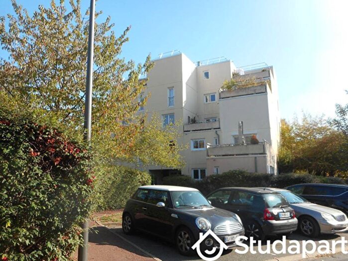 Appartement à louer - Reste des Chenes-Le Ponceau, Cergy - 1 pièce - 4 chambres