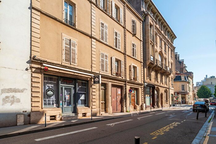 Nancy, Poincaré, Foch, Anatole France, Croix de Bourgogne : Appartement 4 pièces à vendre