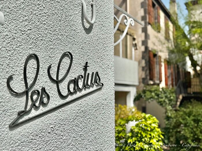Maison à vendre - Cébazat - 9 pièces - 3 chambres