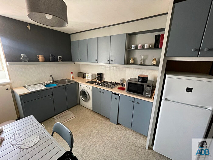 Appartement à louer - Roanne, Gare - 4 pièces - 3 chambres